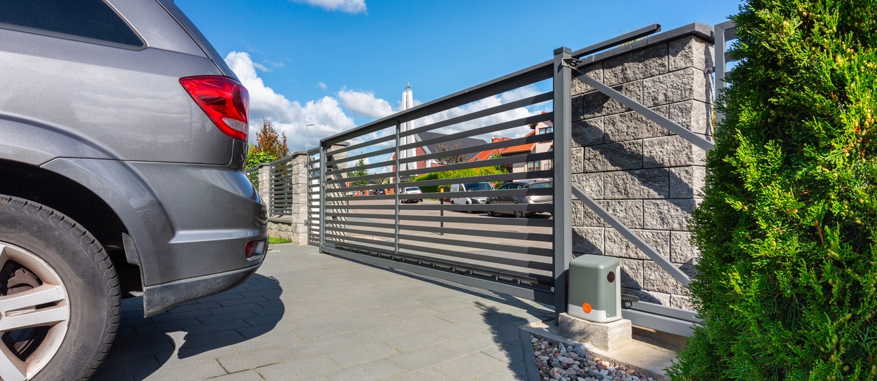 Automatic Gates Explained: Features to Long-Term Performance